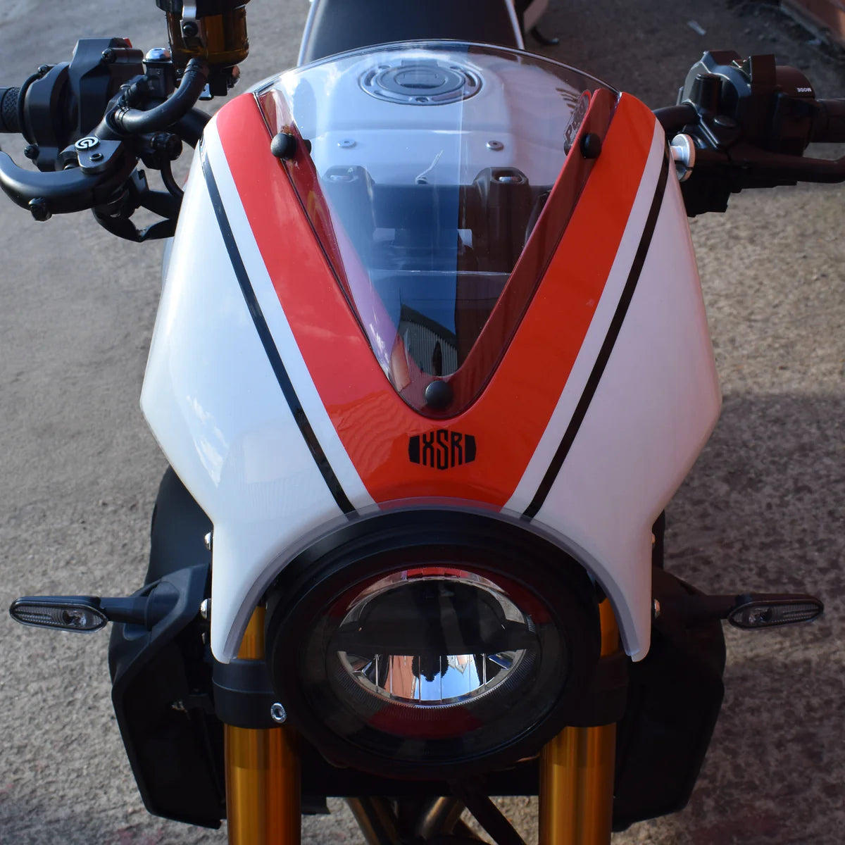 Yamaha XSR900 2024 > Legend Red Fly Screen by Pyramid | STP Racing Products